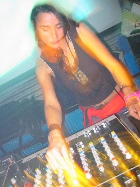 M Cecile, Kashmir Lounge
